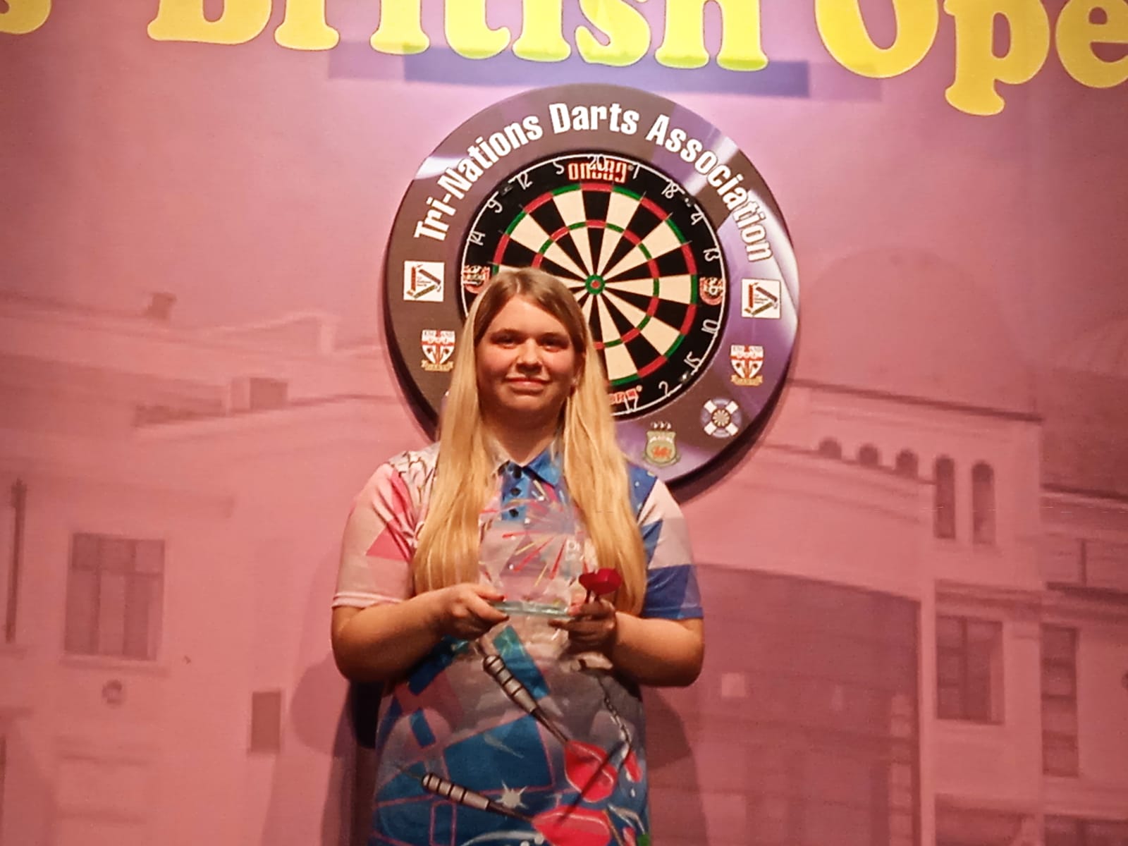 Eleanor Cairns becomes the first British Classic Girls Champion